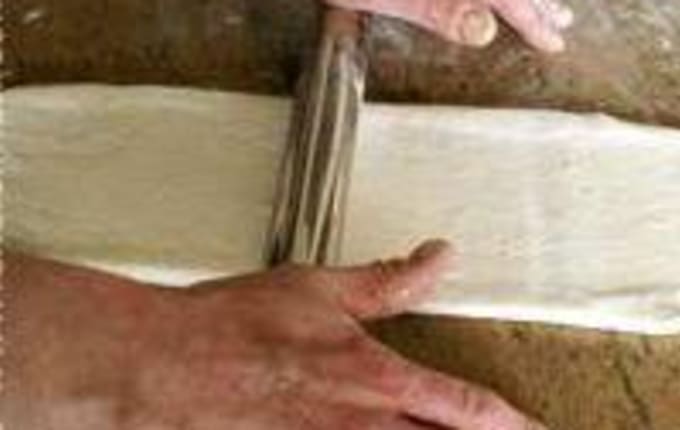 La pâte feuilletée à 4 tours - le tourage en croix double : recette ...
