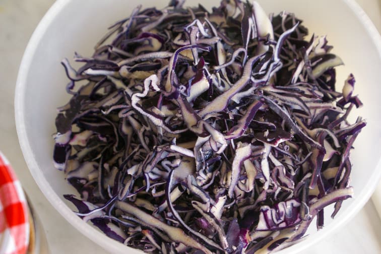 Chou rouge à la flamande (pommes, oignons, sucre vergeoise) - Recette ...