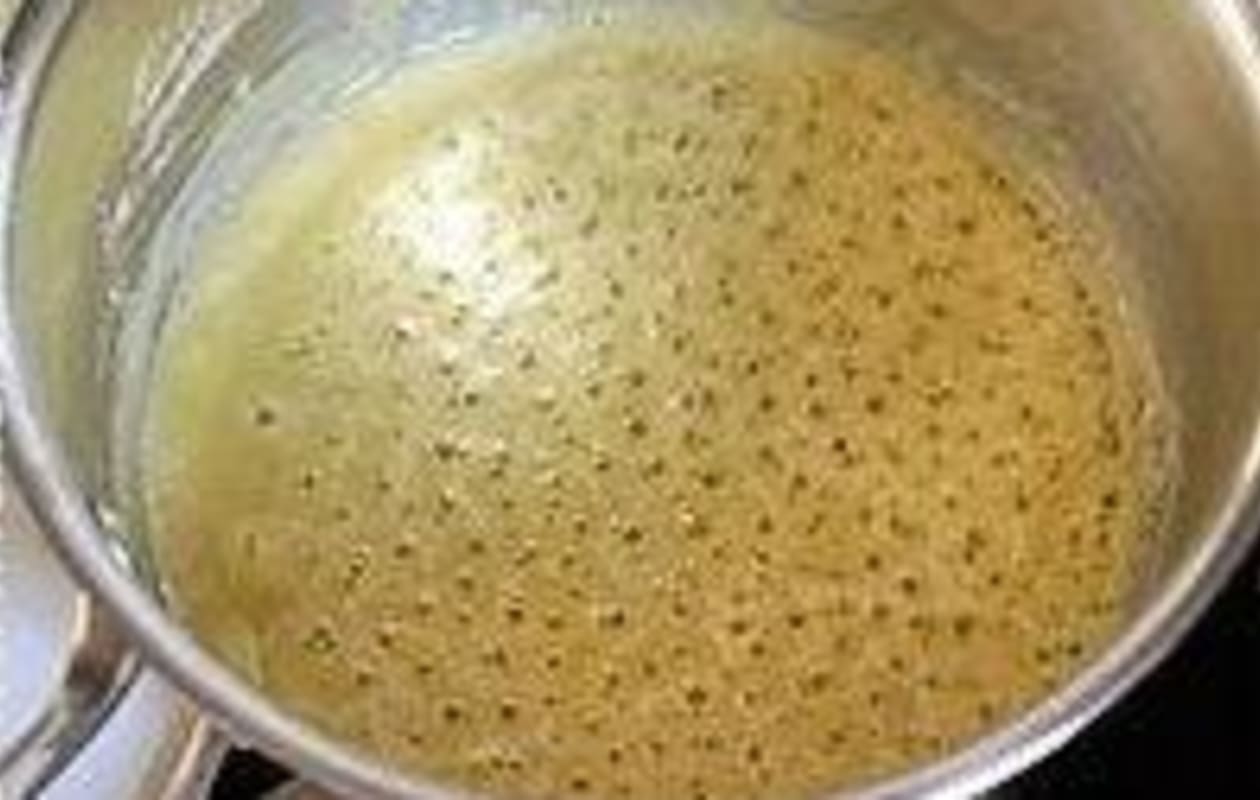 Comment réaliser un roux blanc, blond ou brun pour une béchamel ou ...