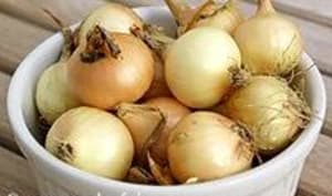 Petits oignons grelots glacés à blanc et à brun - Recette par Chef Simon