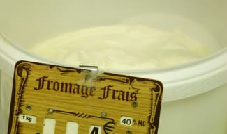 Les recettes pour cuisiner le fromage frais sont nombreuses et variées ...