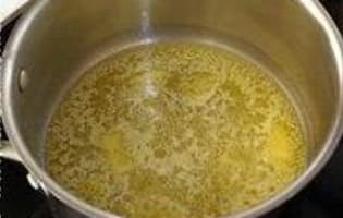 Comment réaliser un roux blanc, blond ou brun pour une béchamel ou ...