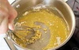 Comment réaliser un roux blanc, blond ou brun pour une béchamel ou ...