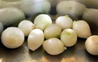 Eplucher des petits oignons grelots - Technique culinaire - Recette par ...