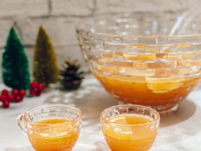 Cocktail festif avec prosecco aux canneberges et liqueur de fleur de ...