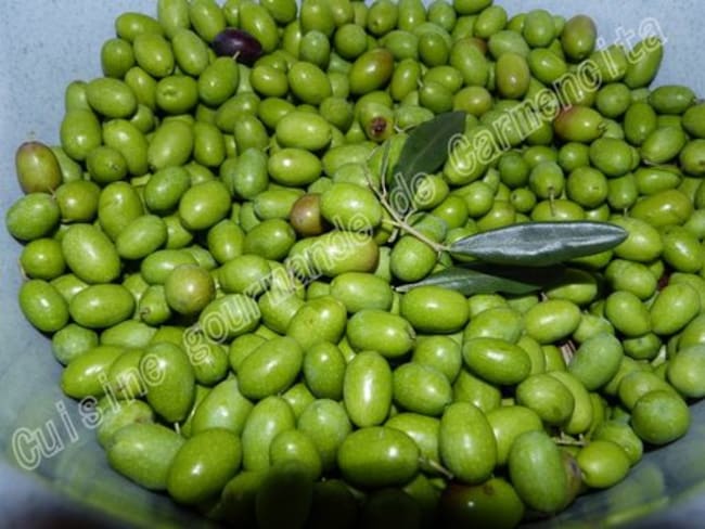 Préparation d'olives vertes maison - Recette par Carmen