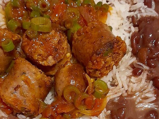 Rougail saucisses, haricots rouges de la cuisine créole : recette ...