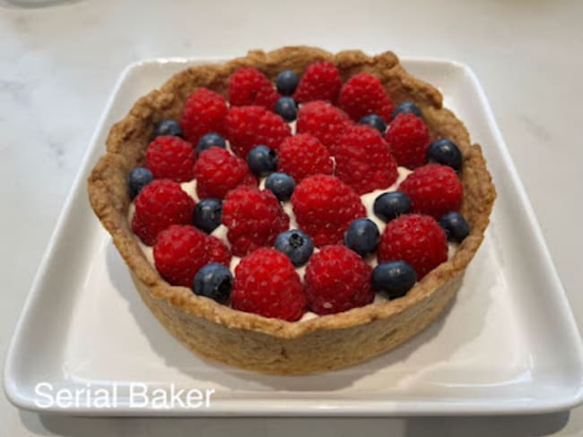 Tarte aux fruits rouges, et crème pâtissière parfumée à la verveine ...