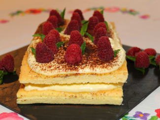 Tarte génoise aux fruits rouges, fraises, framboises et myrtilles ...