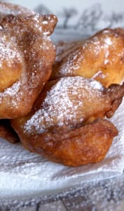 Chouchous, beignets, chichis... Les incontournables de la plage. 10 ...