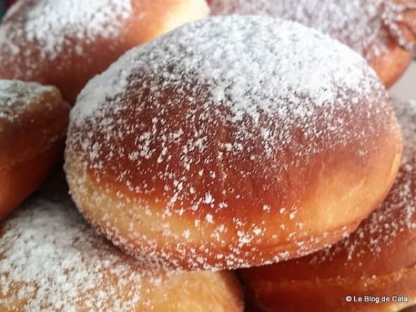 Pounchki ou Pączki : des beignets polonais fait maison - Recette par ...