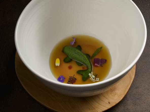 Carpe au bouillon d'herbes sauvages - Recette par Mathieu Pérou