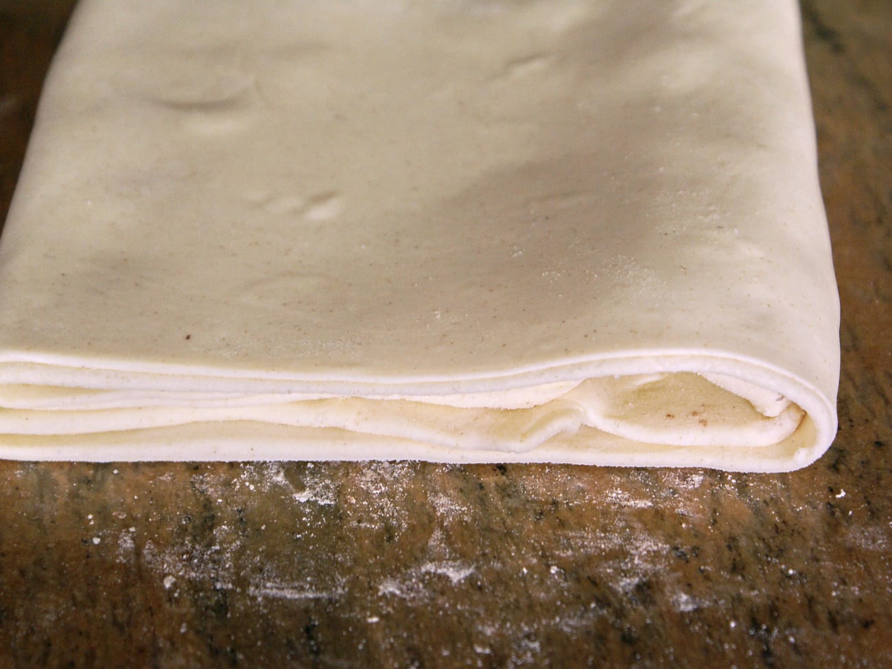 La pâte feuilletée à 4 tours - le tourage en croix double : recette ...