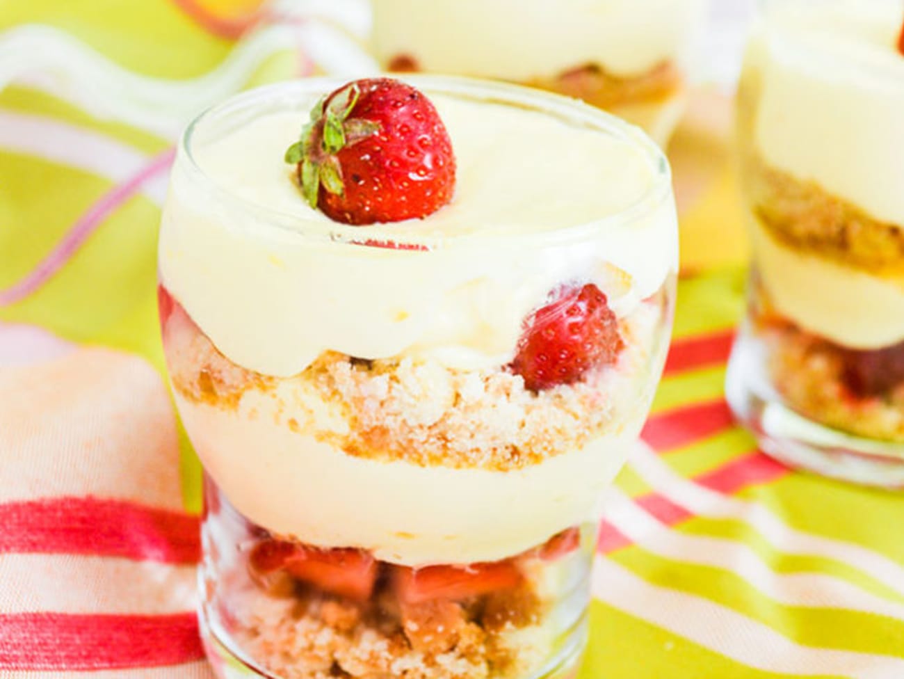 Verrines fraises, mascarpone, palets breton : recette Verrines fraises ...
