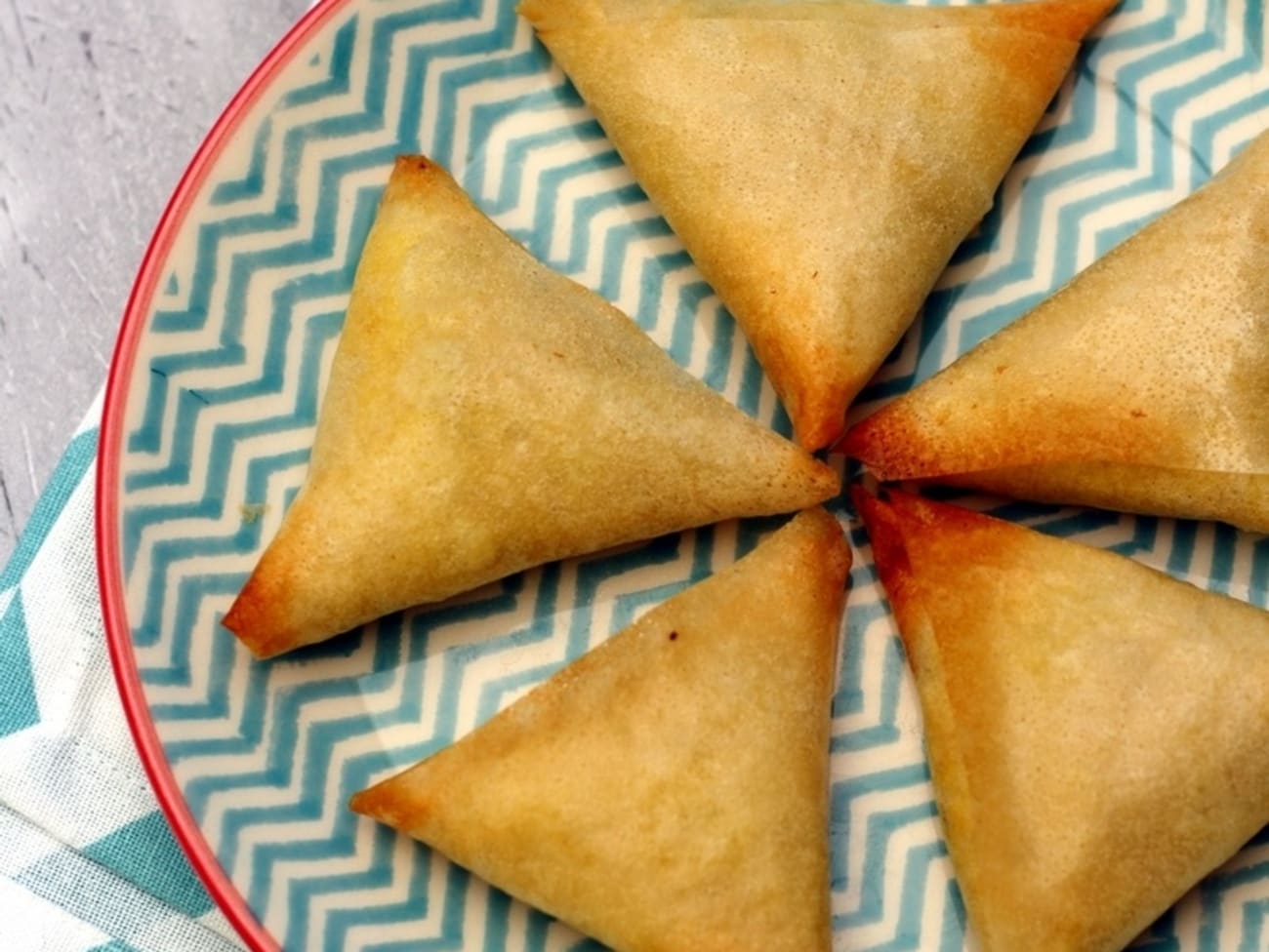 Samoussas au poulet et curry cuits au four : recette Samoussas au ...