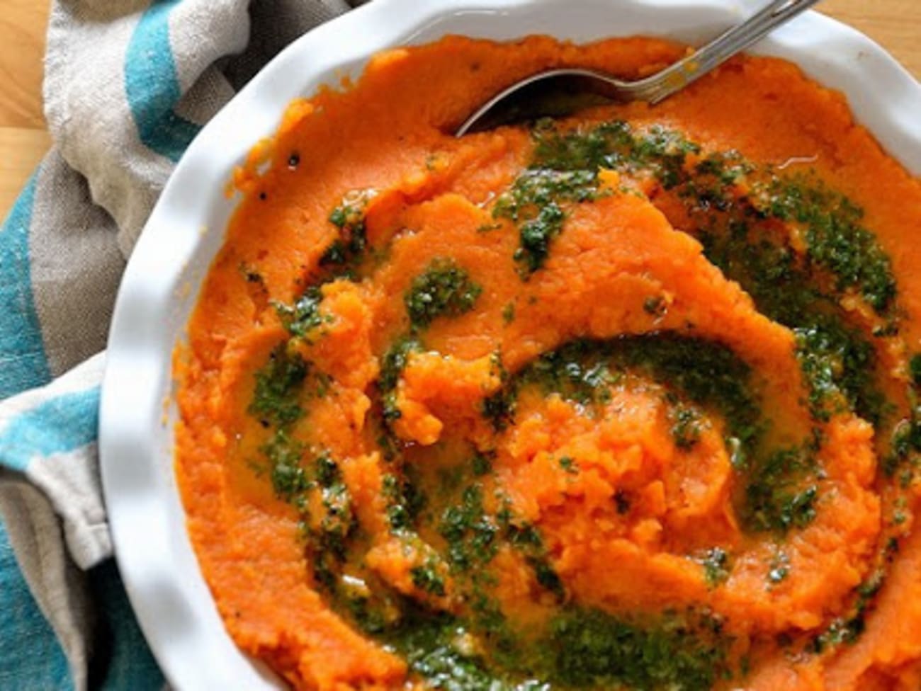 Purée de patates douce, sauce aux herbes et citron vert du Chef Yotam ...