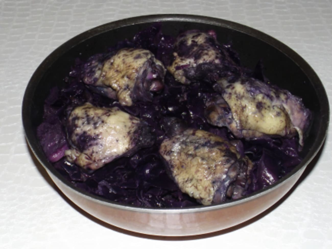 Poulet au chou rouge aux lardons et au vin rouge : recette Poulet au ...