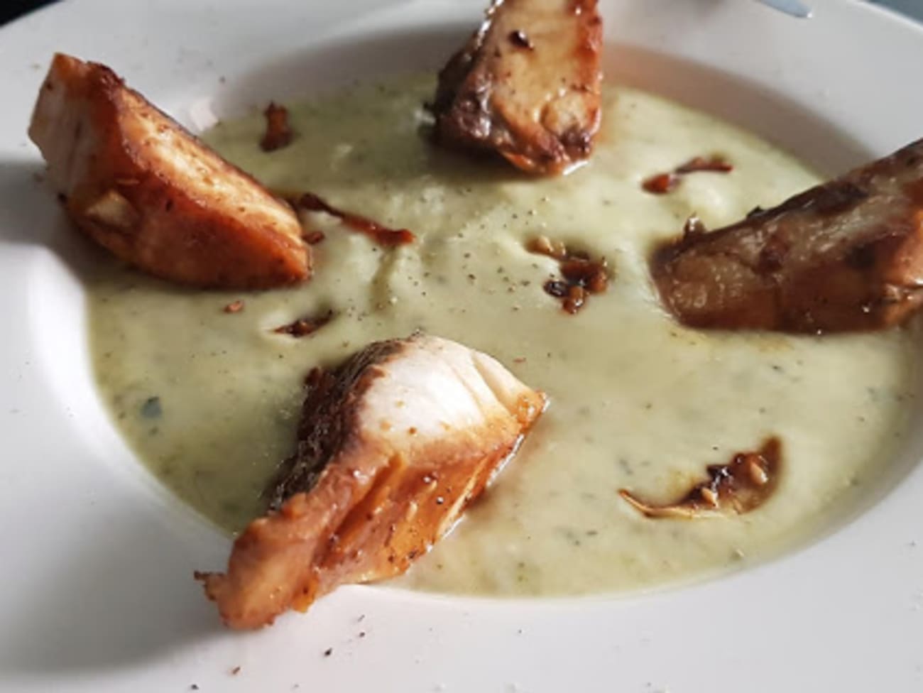 Poisson maigre à l'ail et sauce Soja avec crème de courgettes : recette ...