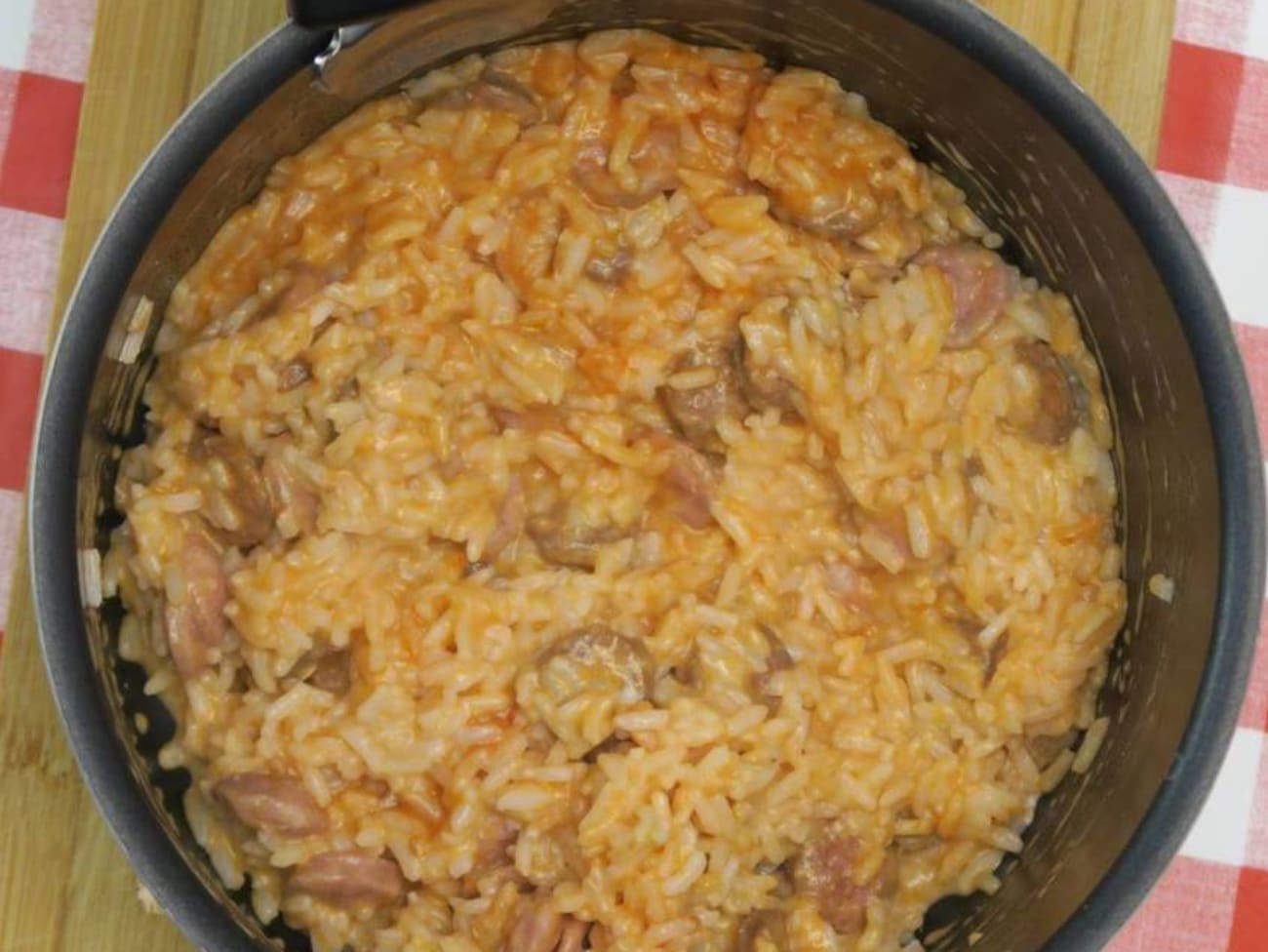 Riz à la merguez, chipolata et crème au concentré de tomates : recette ...