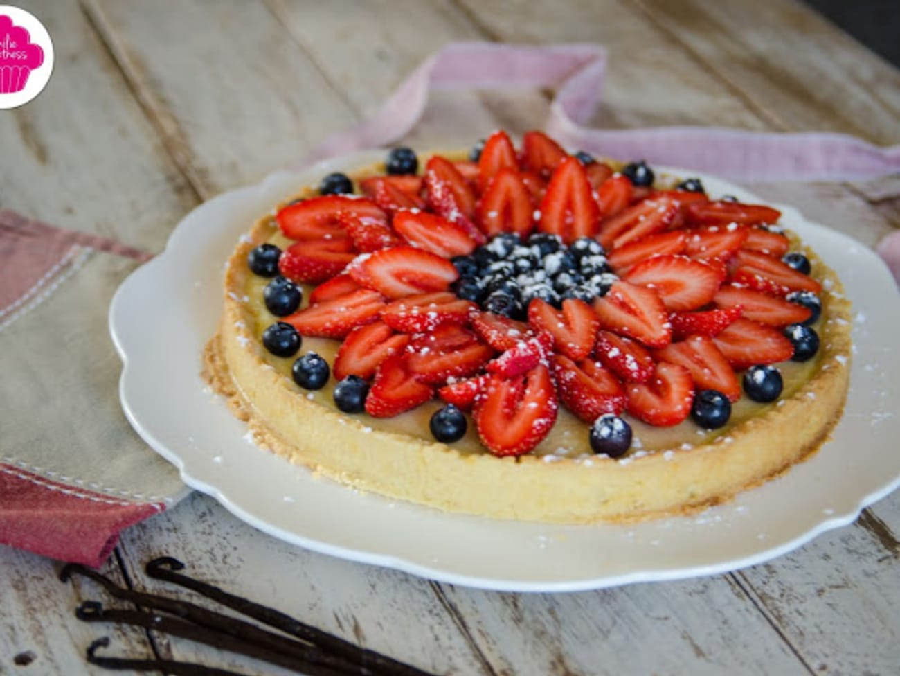 Tarte aux fraises, blueberries et crème pâtissière à la vanille ...