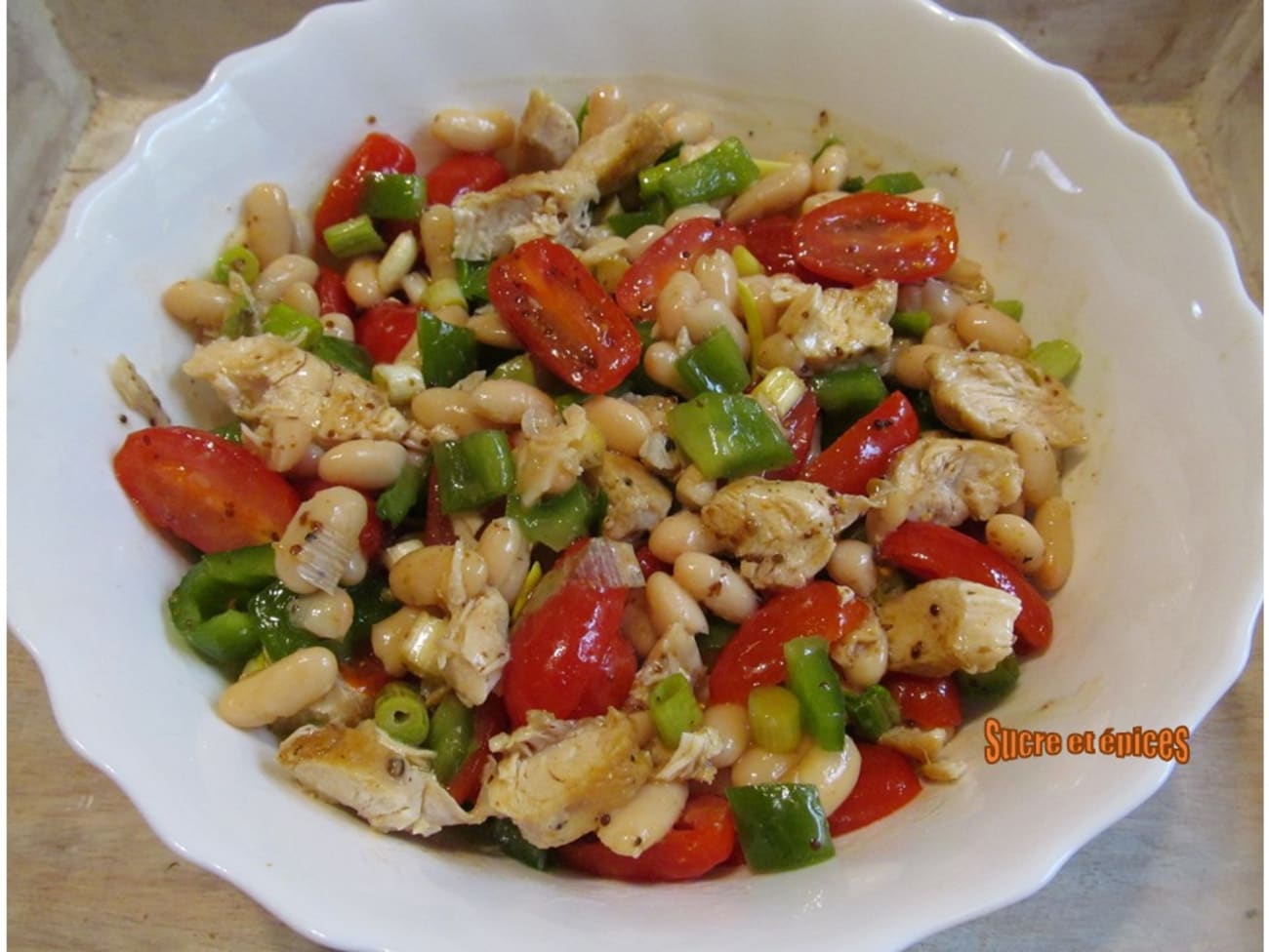 Salade équilibrée De Haricots Blancs Au Poulet Tomates Cerises Et