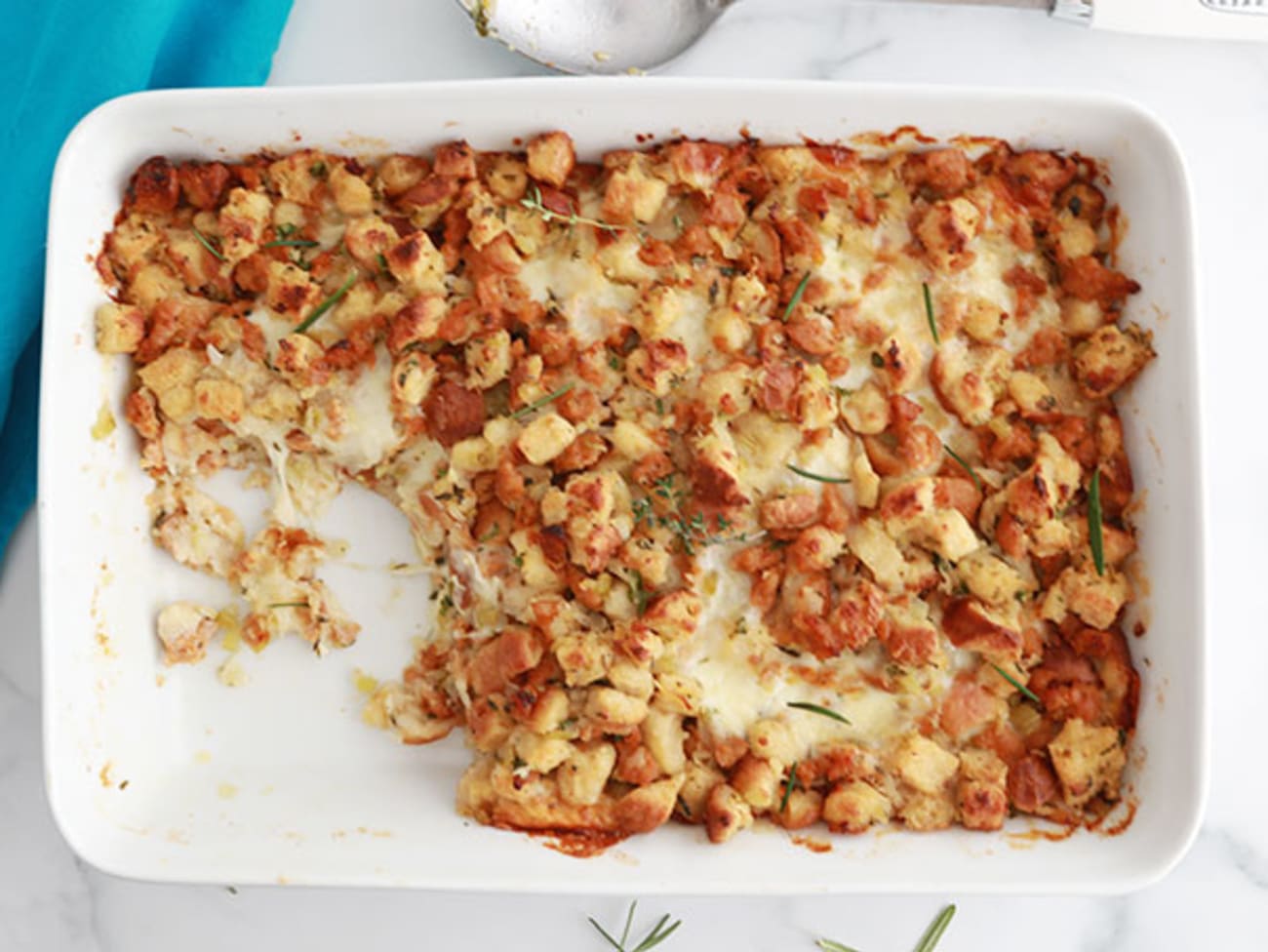 Farce au pain, chair à saucisse cuite à part, au four (Stuffing ...