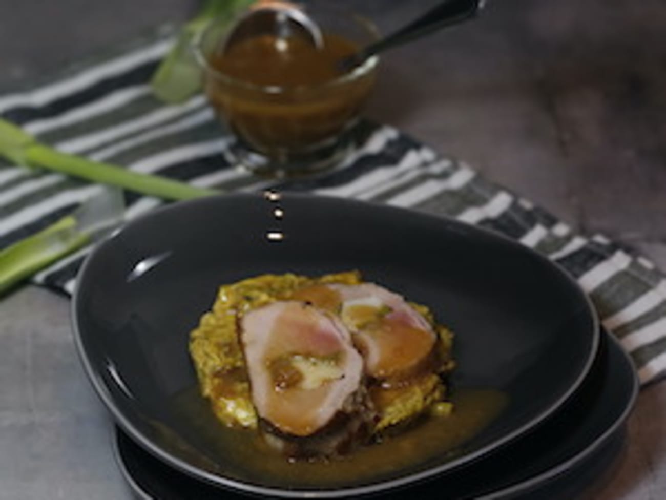 Filet mignon farci aux noix de Saint-Jacques et purée de poireaux ...