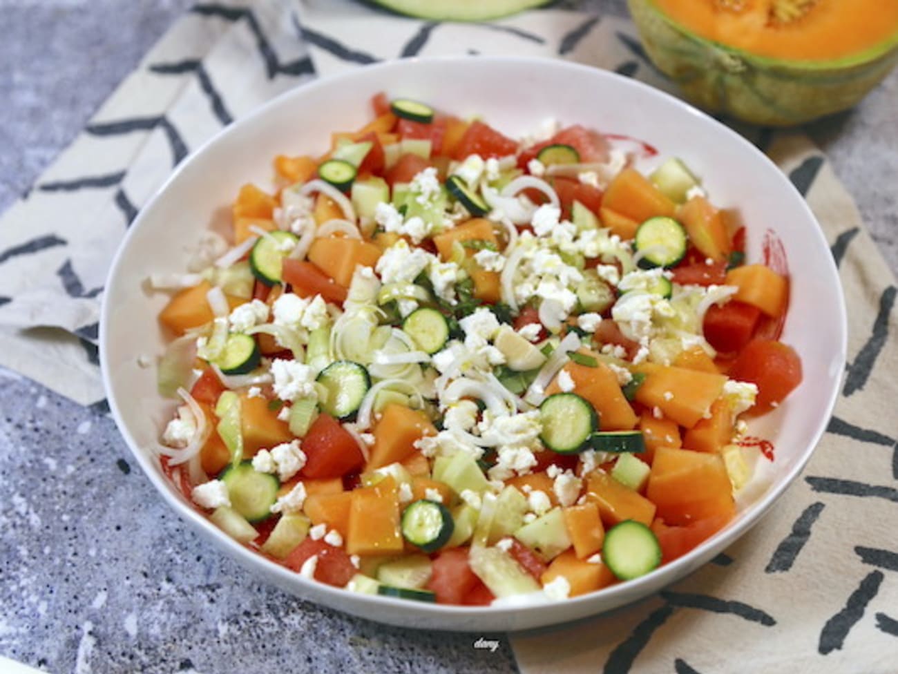 Salade de melon pastèque concombre et feta : recette Salade de melon ...