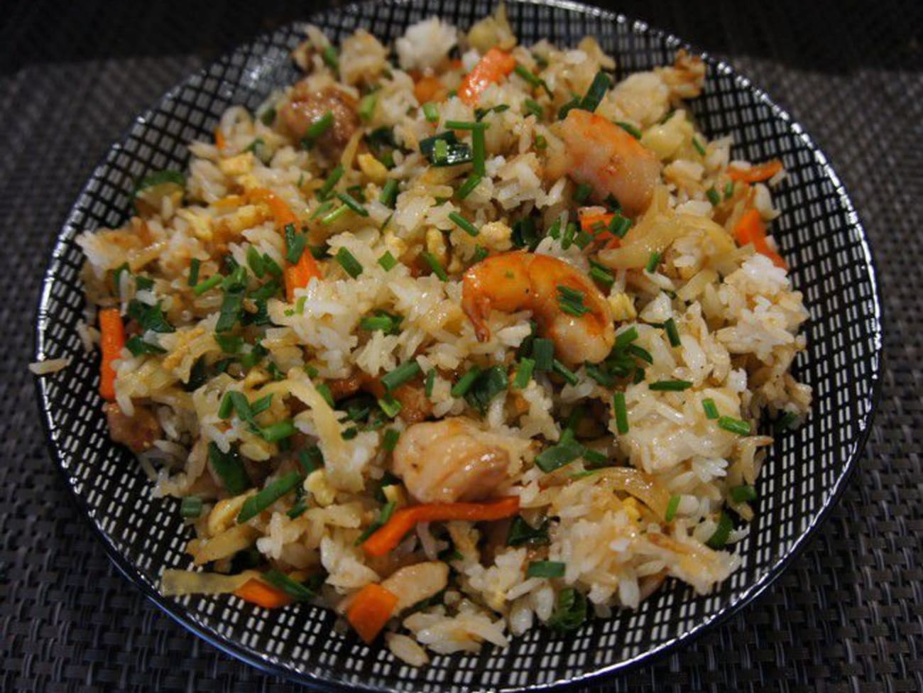 Riz cantonnais traditionnel au poulet et sauce soja : recette Riz ...