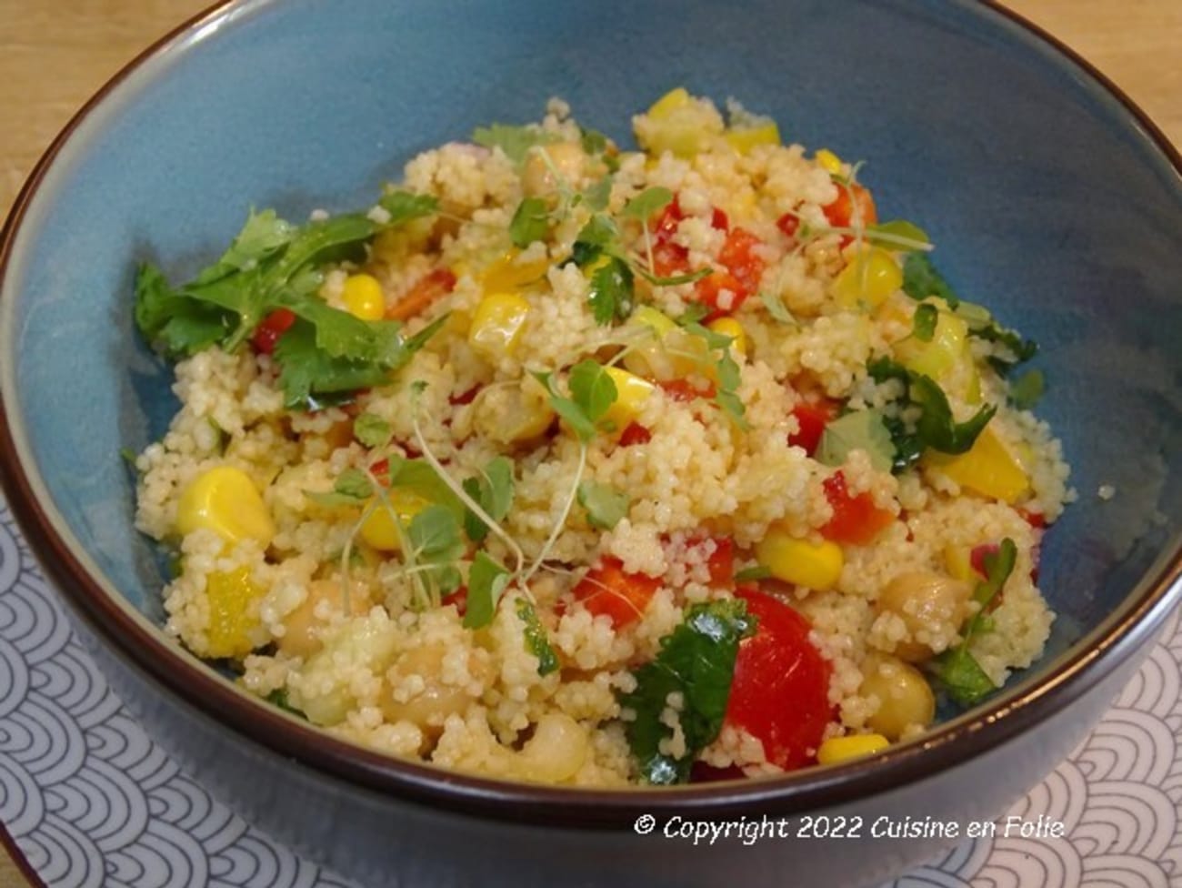 Salade de semoule de couscous aux poids chiches, concombre et coriandre ...