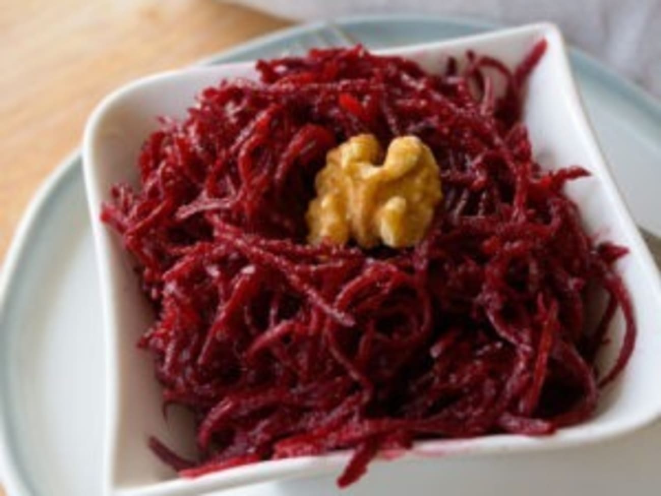 Salade croquante de betterave rouge crue : recette Salade de betterave ...