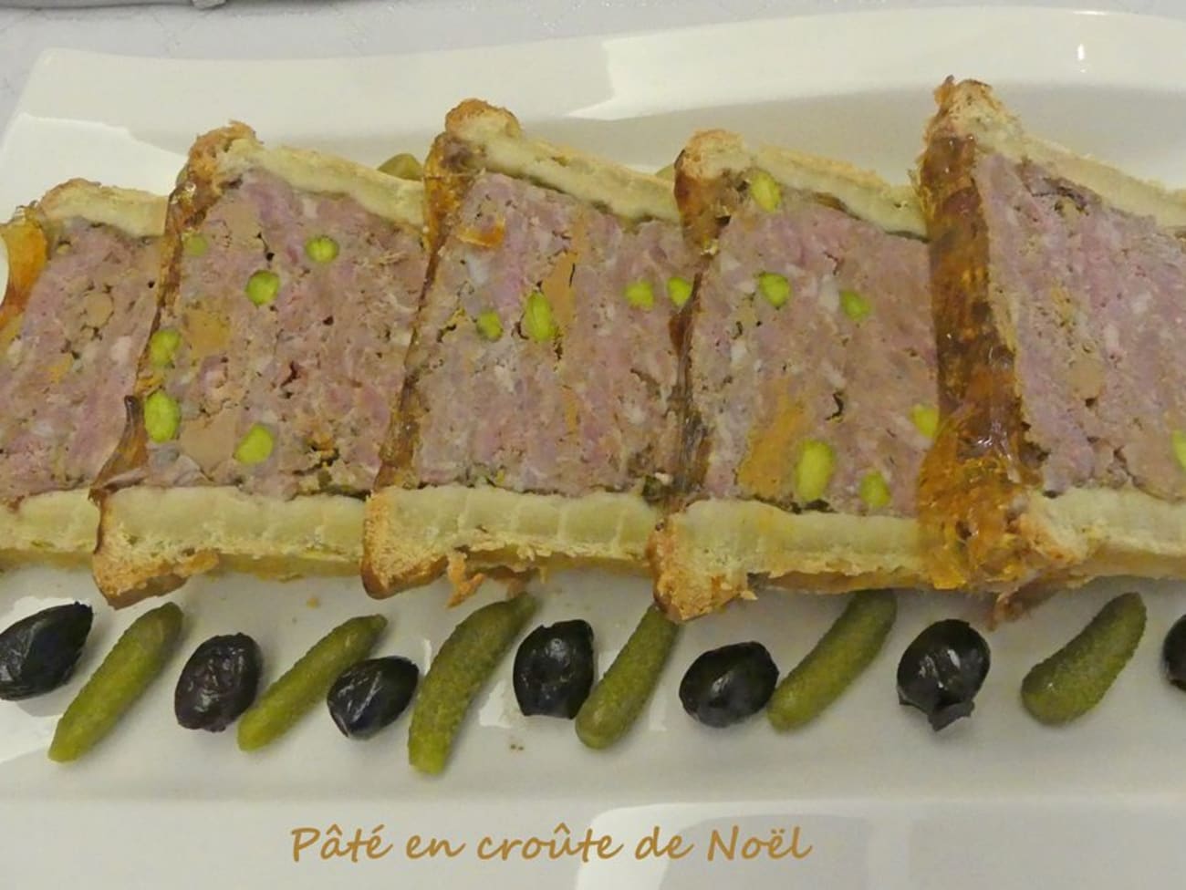 Un délicieux pâté en croûte à servir en entrée ou sur un buffet ...