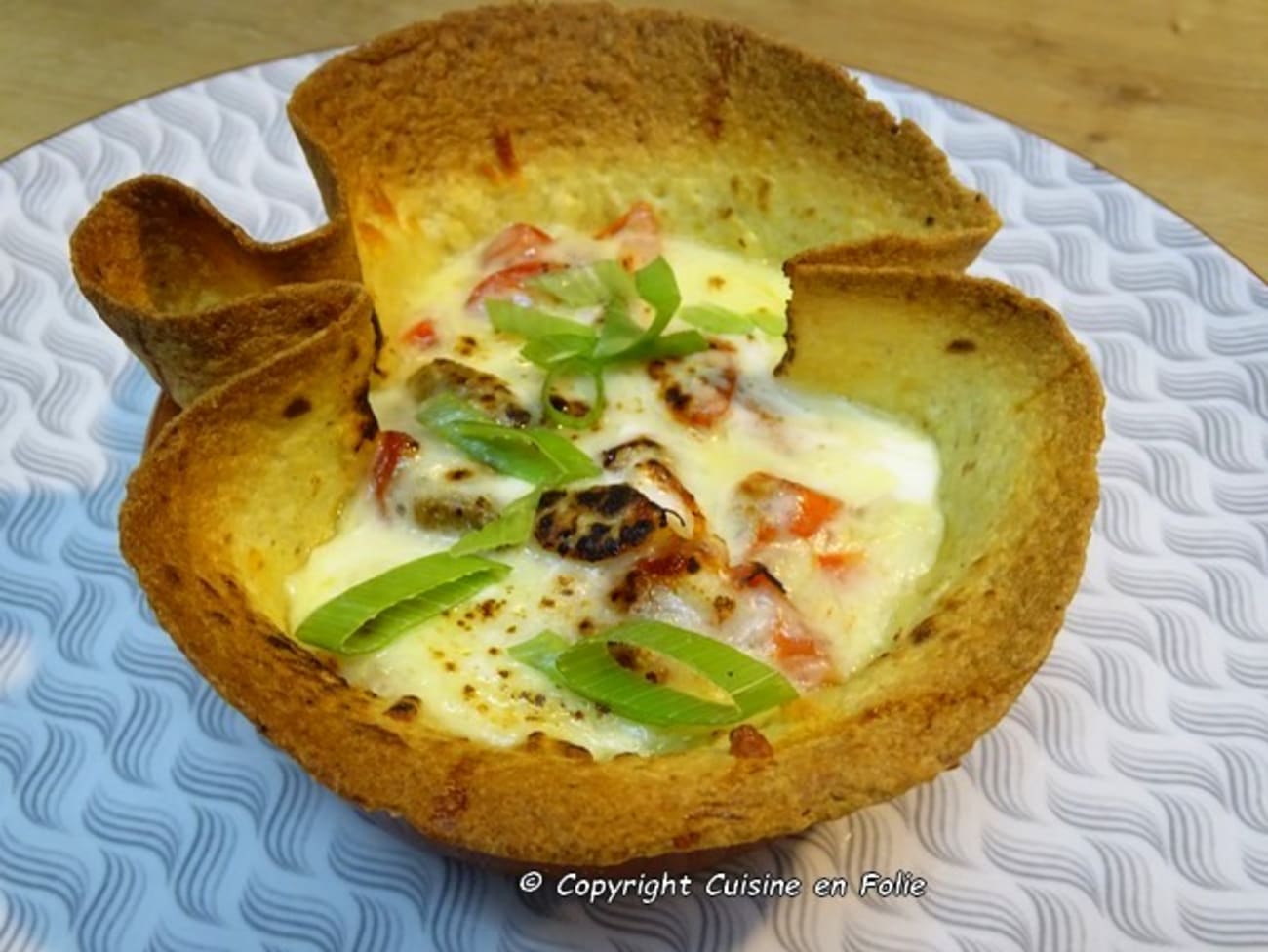 Tortillas au four garnies d'oeuf, poivron et fromage : recette ...