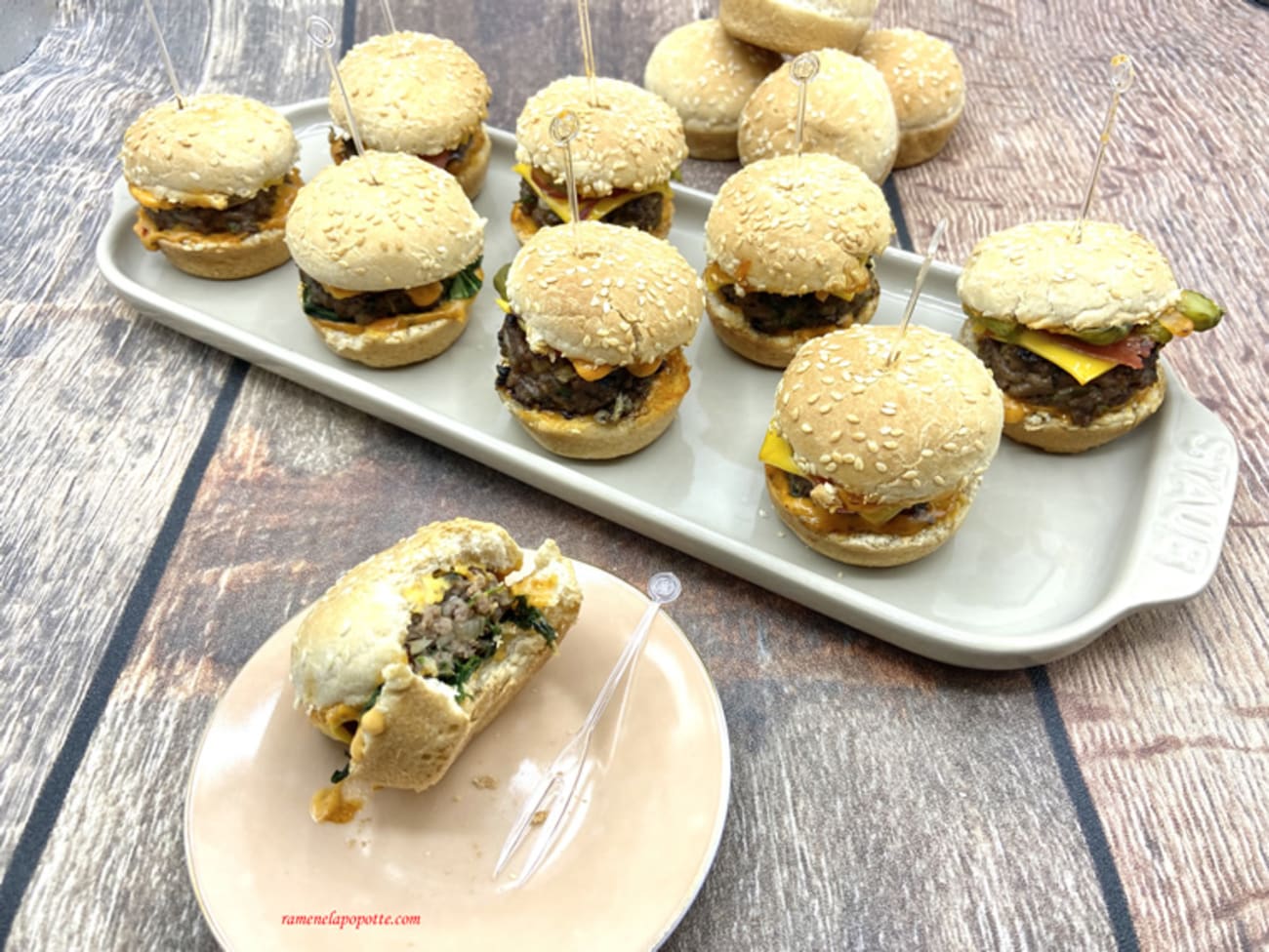 Mini cheeseburgers de viande : une recette idéale pour l'apéritif ou un ...