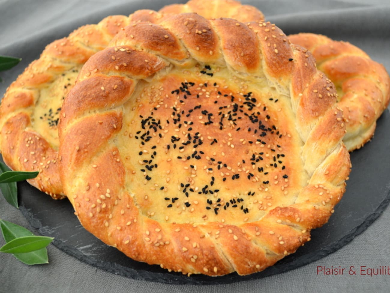 Naan Roghani Bread : le pain afghan aux graines de nigelle et de sésame ...