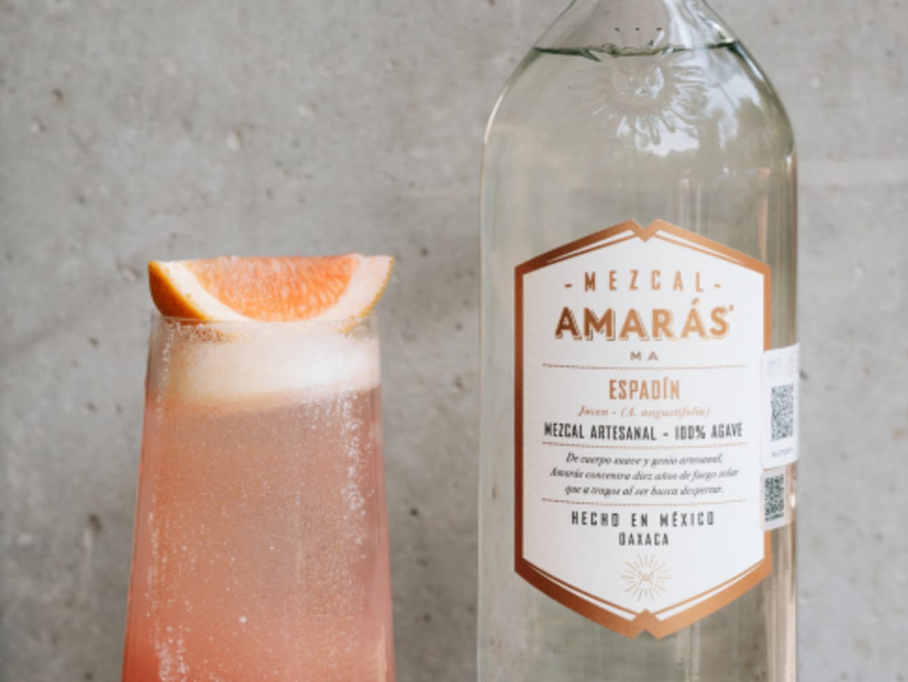 Cocktail Amaras mezcal, pamplemousse, citron et sirop d’agave : recette ...