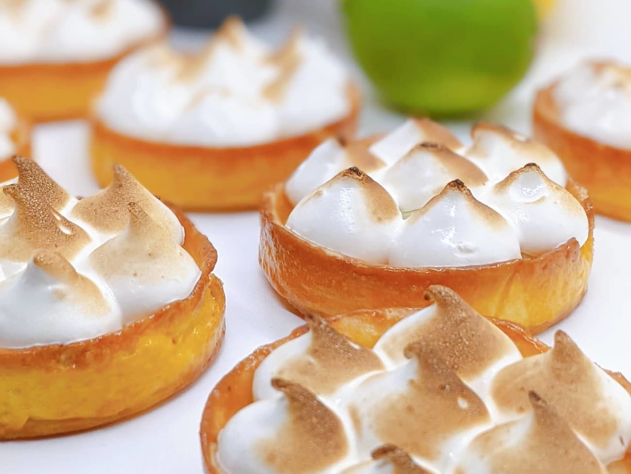 Tartelettes au citron avec le MEILLEUR lemon curd : recette Tartelettes ...