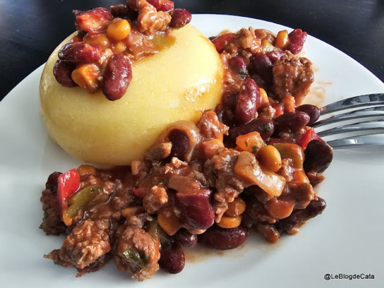 Chili con carne rapide avec des haricots rouges cuisinés en conserve ...