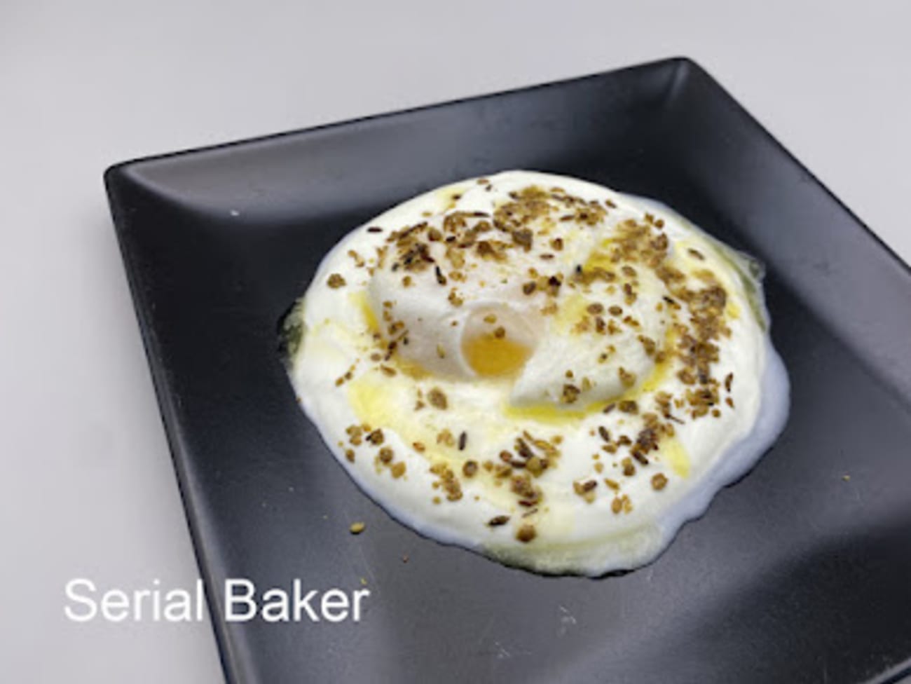 Cilbir : oeuf poché et yaourt grec comme en Turquie - Recette par ...