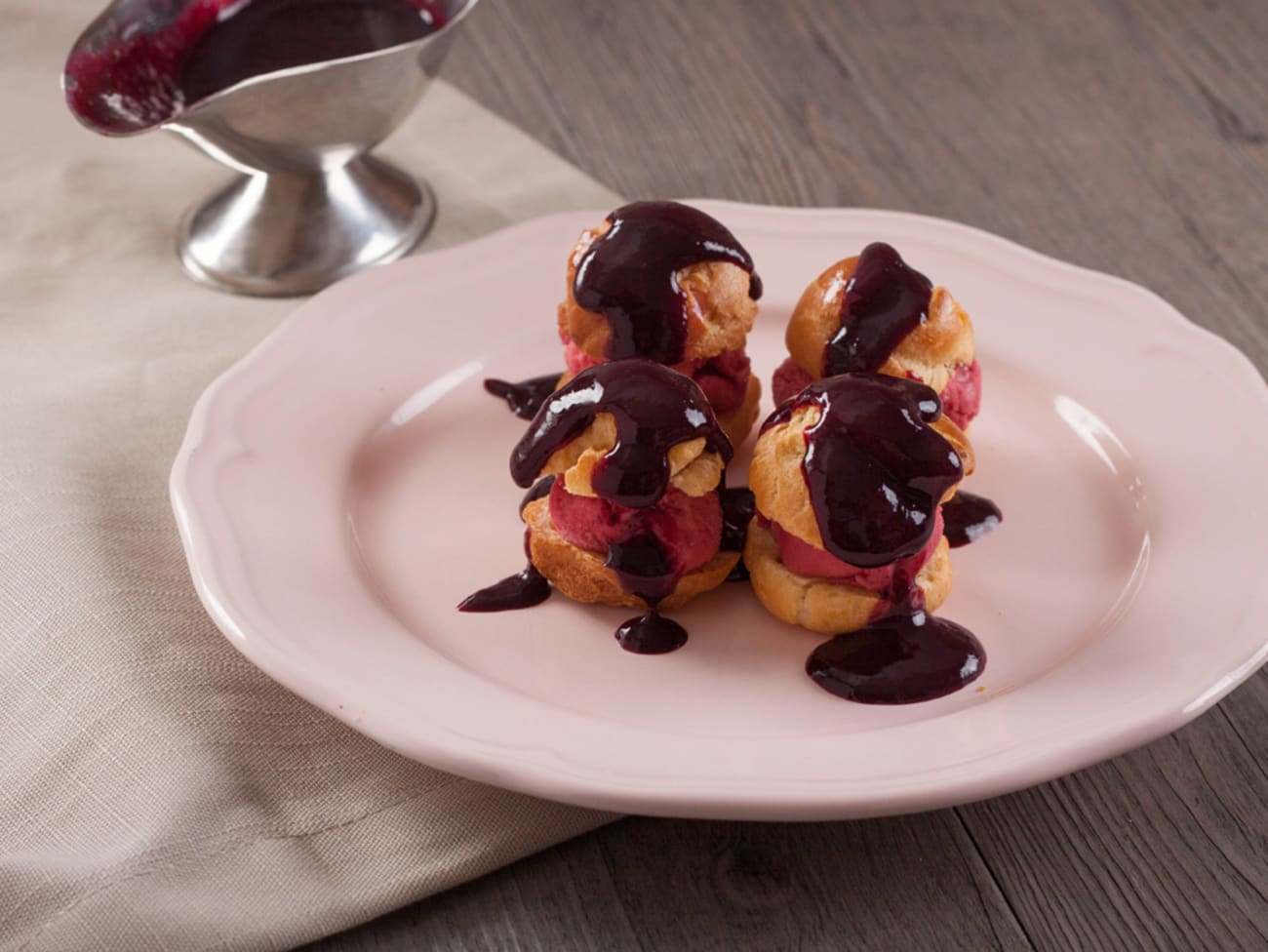 Profiteroles aux fruits rouges - Recette par Dollyjessy