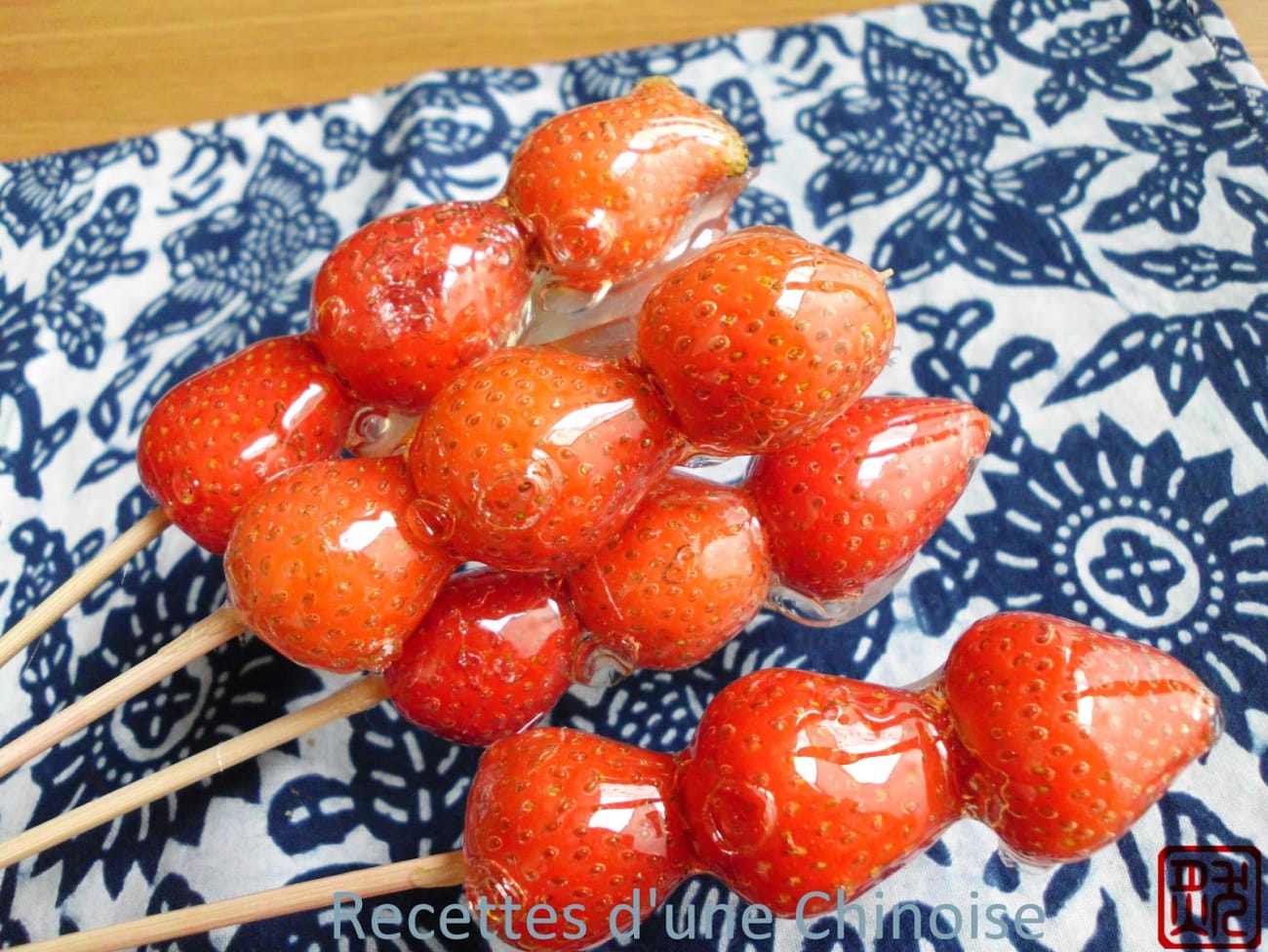 Brochettes de azéroles ou fraises caramélisées à la chinoise "tang hulu ...