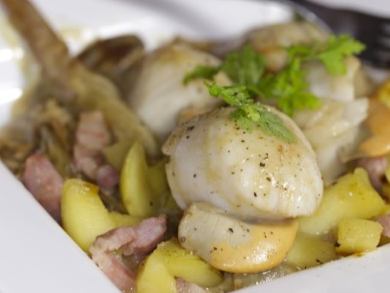 Noix de St-Jacques aux endives lard et pommes vertes : recette Noix de ...