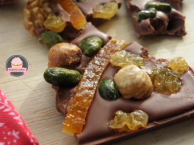 Chocolat à croquer aux fruits secs comme des mendiants - Recette par ...