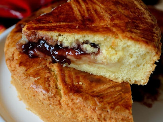 Gâteau basque à la confiture de cerise noire - Recette par Une aiguille ...