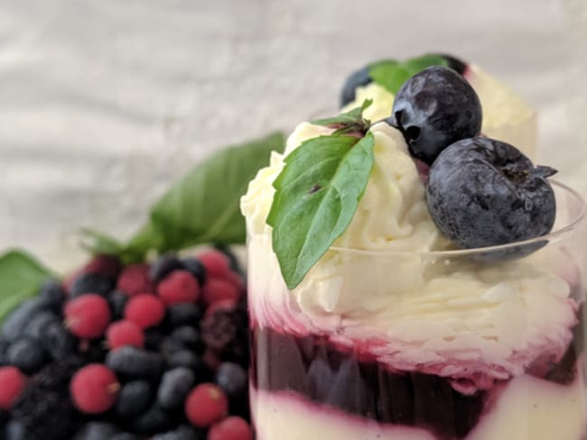 Crème au mascarpone et à la Compotée de fruits rouges. - Recette par Nadji