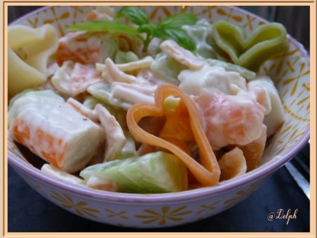 Salade de pâte saumon surimi concombre - Recette par Oh la gourmande