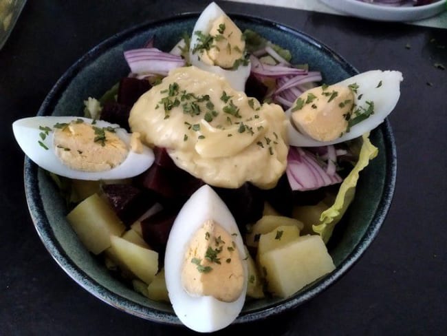 Salade de betterave, pommes de terre et œufs durs - Recette par Chef ...