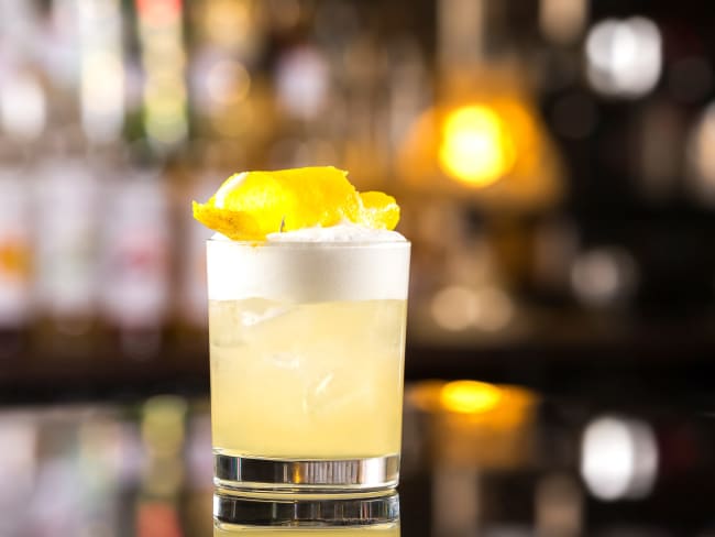 Le Whisky Sour est un cocktail contenant du whisky avec du citron, ou ...