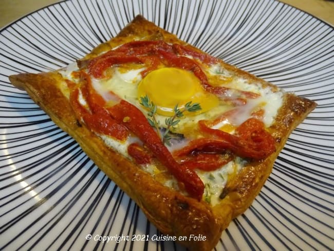 Feuilleté aux poivrons poêlés et son oeuf rôti - Recette par cuisine en ...