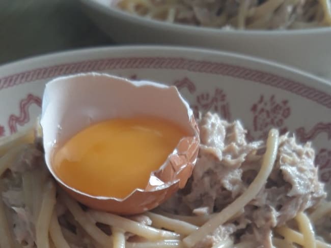 Recette Spaghetti au thon façon pâtes carbonara Recette Spaghetti au thon façon pâtes carbonara